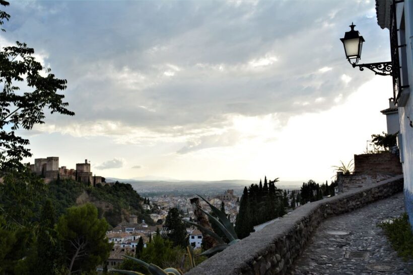 Granada: Private Tour of Albaicín, Sacromonte and Viewpoints - Key Points