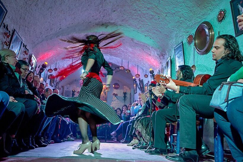 Granada: Sacromonte Caves Flamenco Show with Dinner - Frequently Asked Questions