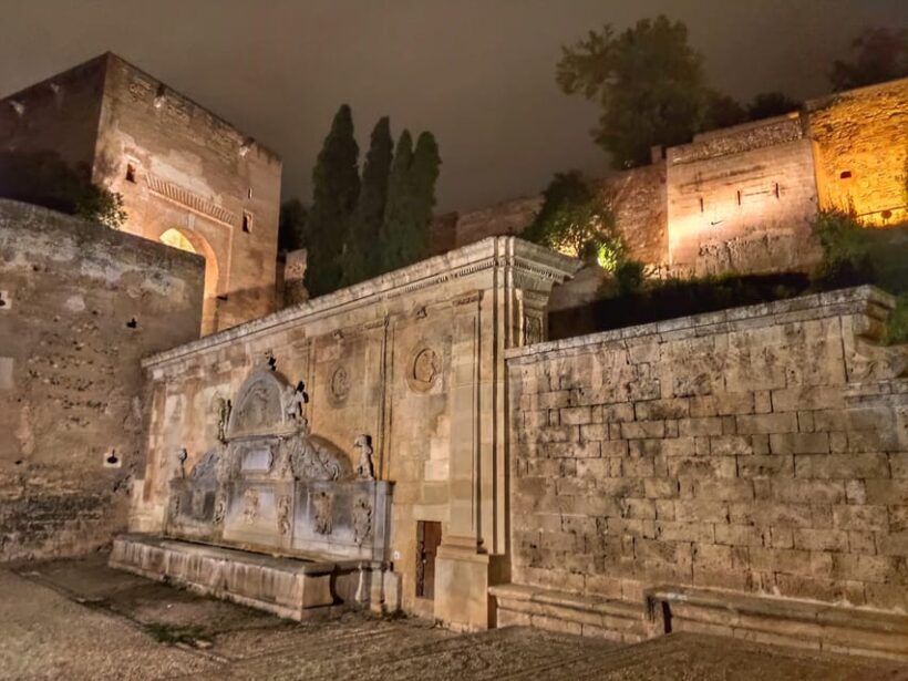 Granada: Sunset Legends of the Alhambra Guided Tour - Authentic Voices: What Travelers Say
