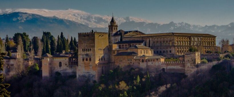 Granada: The Alhambra and Nasrid Palaces Guided Night Tour - The Itinerary: What to Expect on This Night Tour