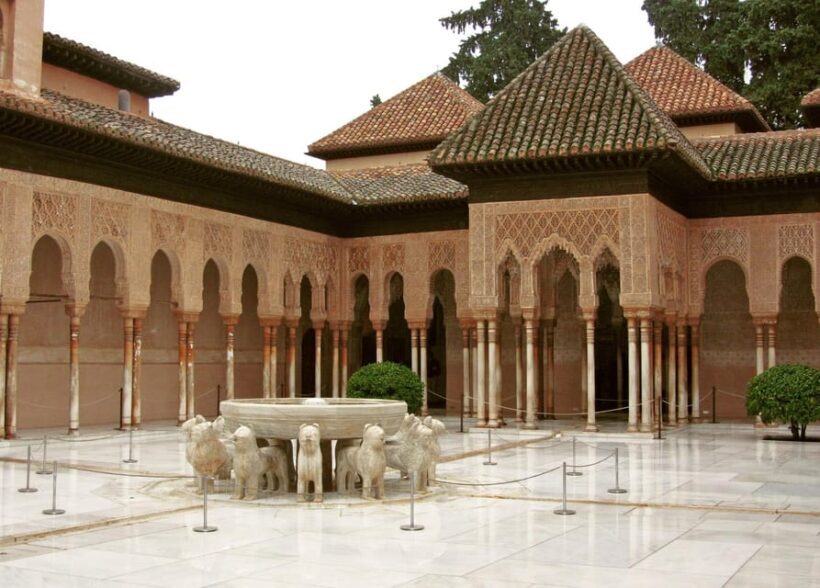 Granada: Tour of Alhambra, Generalife, and Nasrid Palaces - What Sets This Tour Apart?