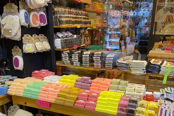 Grand Bazaar Through the Alleys - The Experience as Described by Participants