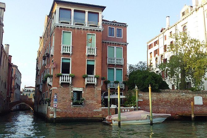 Grand Canal Boat Tour and Murano Glass Experience With Hotel Pick up - Booking and Cancellation Policies
