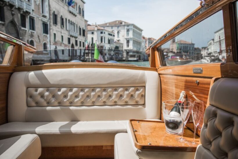 Grand Canal Boat Tour & Murano - An In-Depth Look at the Tour Experience