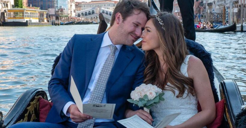 Grand Canal: Renew Your Wedding Vows on a Venetian Gondola - The Experience in Detail