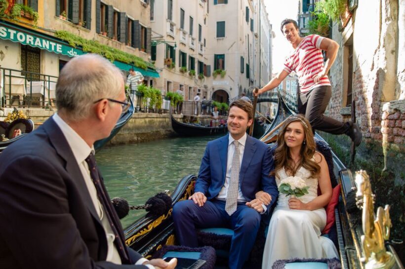 Grand Canal: Renew Your Wedding Vows on a Venetian Gondola - Transportation, Timing, and Practicalities
