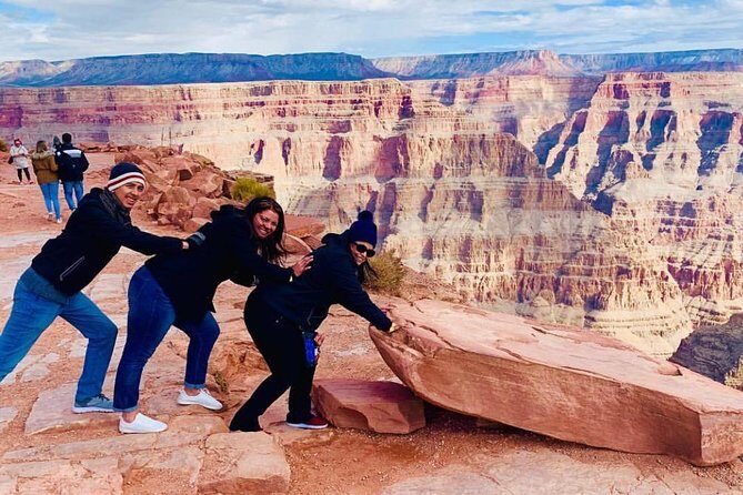 Grand Canyon Tour in Spanish with Skywalk and Hoover Dam included - FAQ