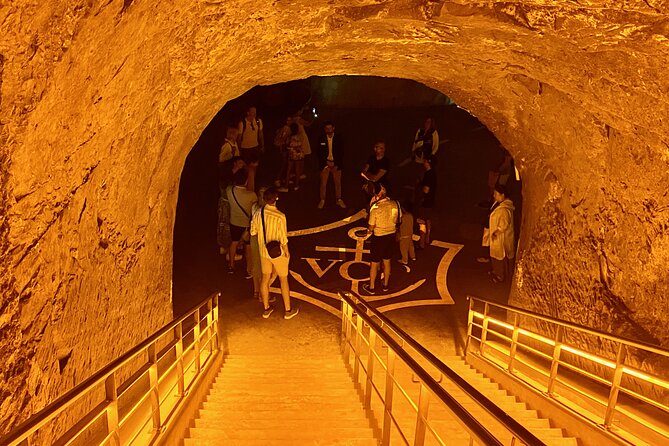 GRAND VINTAGE Ruinart Veuve Clicquot Private Champagne from Paris - FAQ