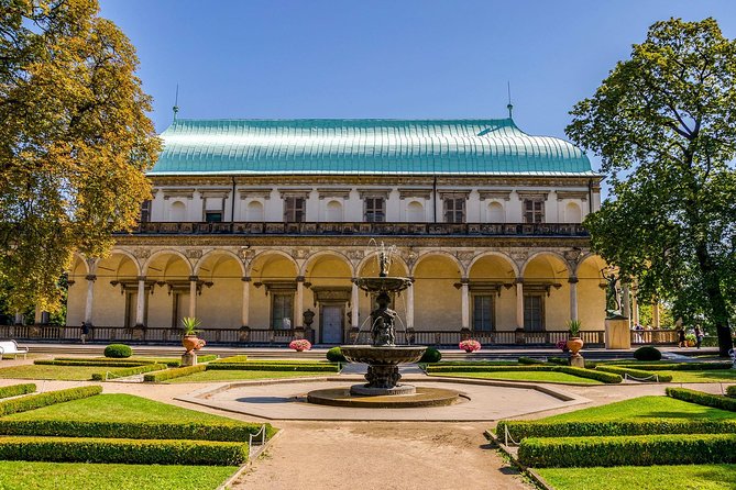 Green walk in Prague's historic garden and parks with a Local - Key Points