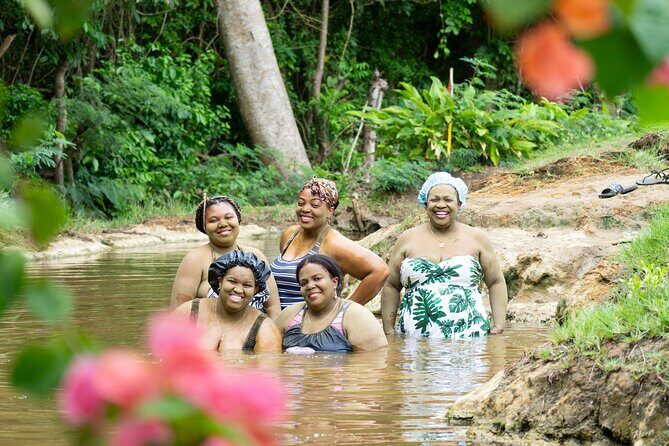 Grenada Full-Day Tour: Sulphur Springs, Rum , Lake & Chocolate - FAQ