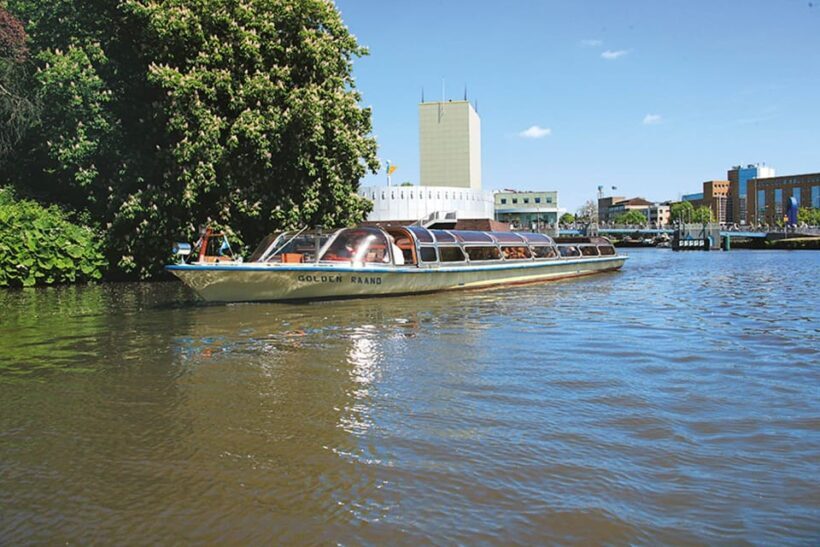 Groningen: City Canal Cruise - Authenticity and Atmosphere