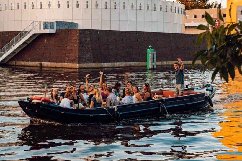 Groningen: City canal cruise (with unlimited drinks) - The Sum Up