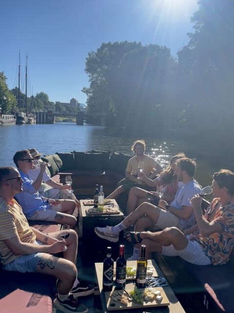 Groningen: Evening Cheese and Wine cruise - Discovering Groningen from the Water