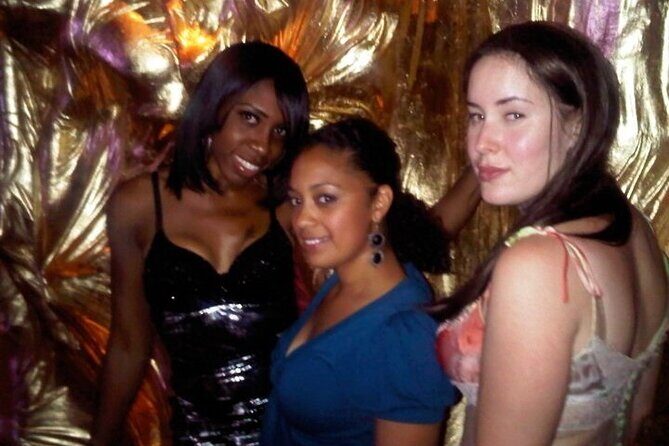 Group Discounted Walking Tour on the Las Vegas Strip with Photos and Champagne - Key Points