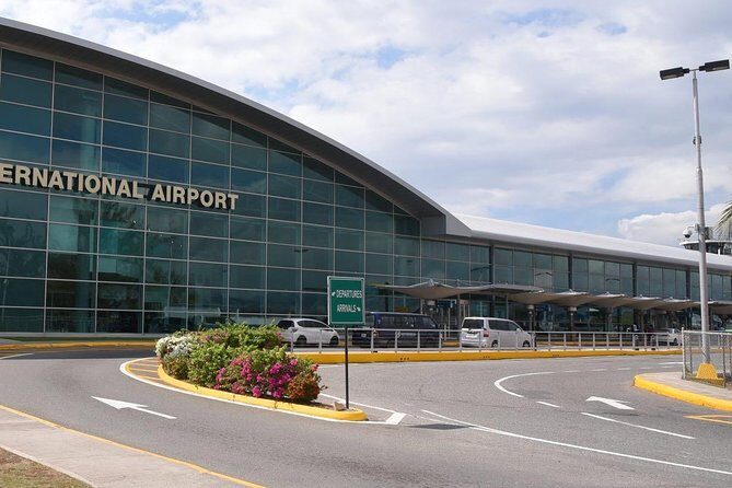Group Private Kingston Airport Transfers (10 - 15 Persons) - Deep Dive into the Experience