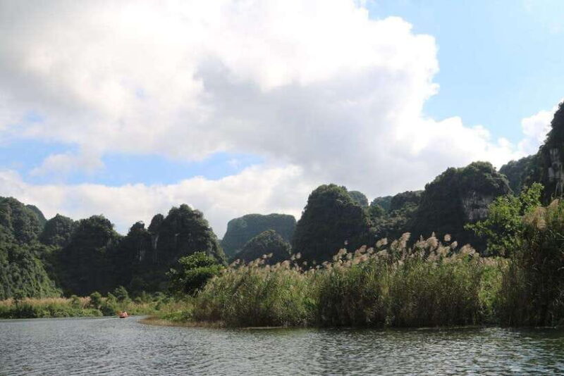 Group tour: Hoa Lu - Trang An boat trip - Mua Cave - Authenticity and Traveler Tips