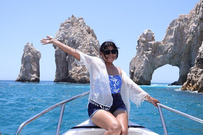 Group tour of the Cabo San Lucas Arch - Exploring the Natural Wonder of Cabo San Lucas’ Arch: A Detailed Review