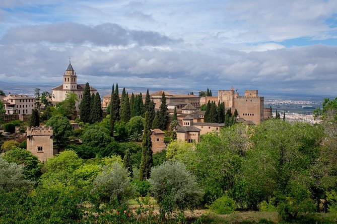 Group tour: the Alhambra of Granada - The Sum Up