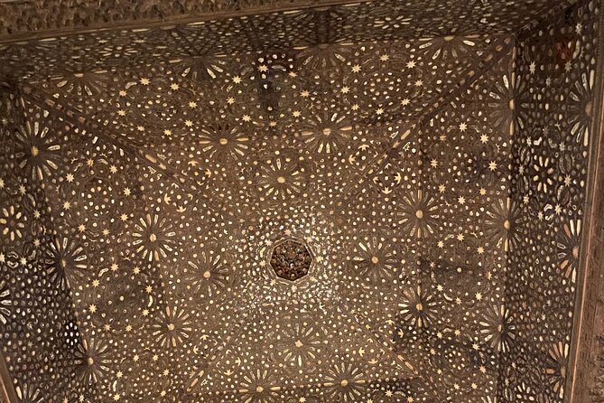 Group Visit to the Alhambra and Generalife (Tickets Included) - Exploring the Alhambra and Generalife