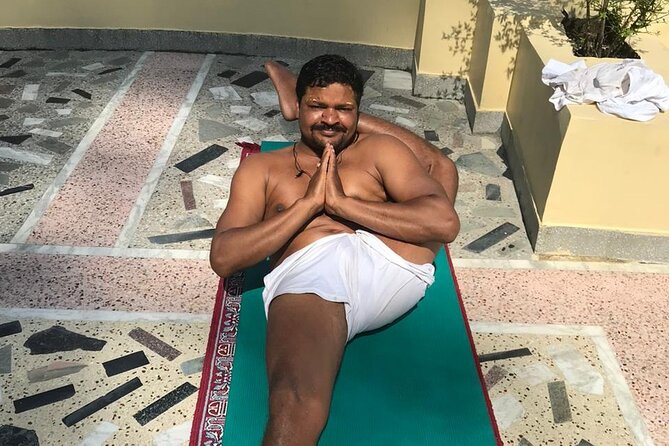 Group Yoga Class with Siddharth from Beginner to Advance - Who Should Consider This Experience?