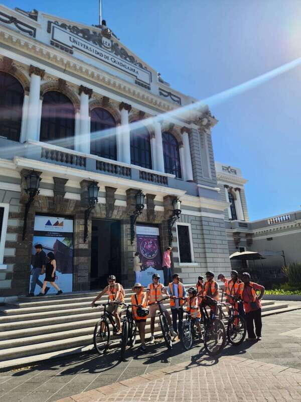 Guadalajara: Bicycle tour of the city visiting places of interest. - What to Expect from the Experience