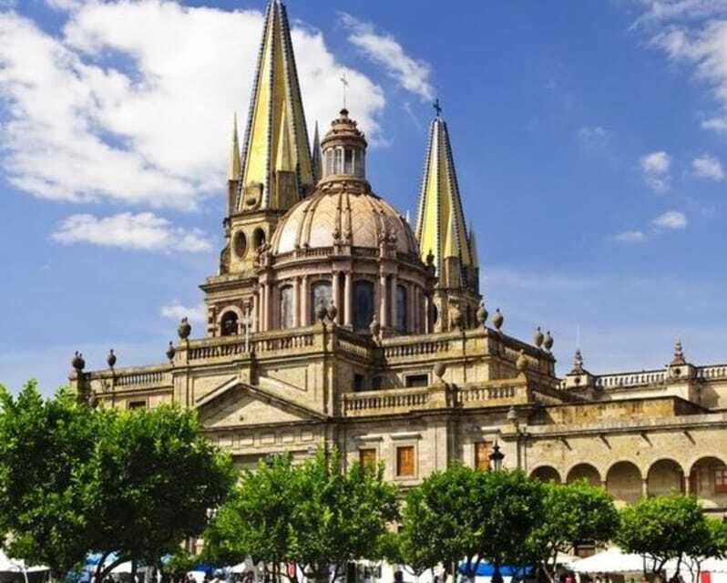Guadalajara : Highlights Walking Tour With A Guide - The Sum Up