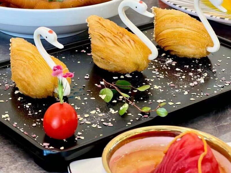 Guangzhou: Morning Tea, Cantonese Opera, and Food Tour - Relaxing at Liwan Lake Park