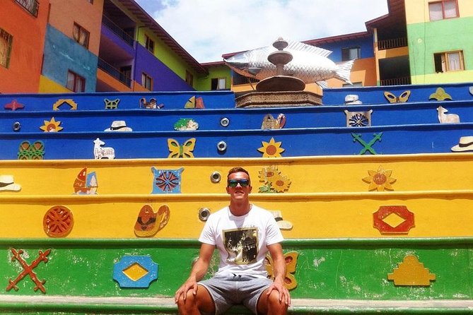 Guatape and Peñol Rock Full-Day Tour - Enjoying Lakeside Lunch in Guatapé (Zocalo Village)