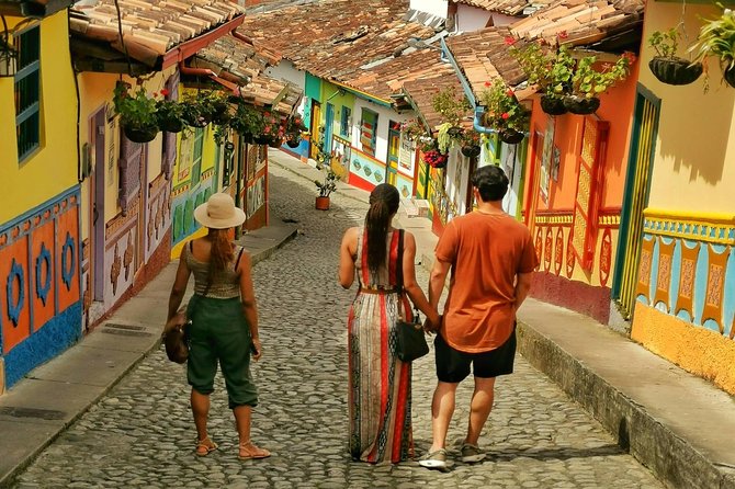 Guatape & Horseback Riding Private Tour From Medellin - Participant Guidelines