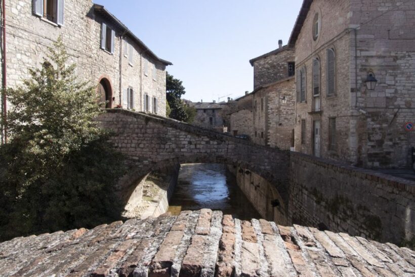 Gubbio: Old Town Guided Walking Tour with Piazza Grande - The Sum Up