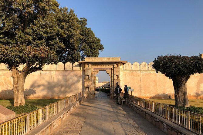 Guided Chittorgarh Fort Day Tour from Udaipur With Lunch - Why This Tour Works