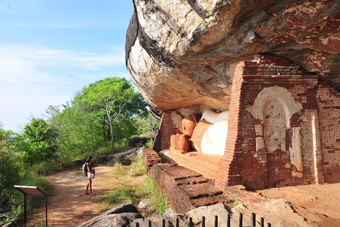 Guided Hike & Picnic with an Amazing View on Pidurangala Rock - Who Would Love This Experience?