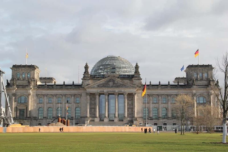 Guided Insider Tour Government and Parliament District - Key Points