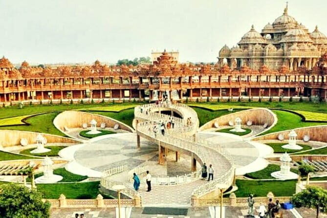 Guided Old & New Delhi Tour With Akshardham Temple - Key Points