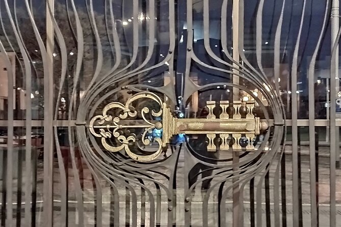 Guided Old Town & Jewish Quarter Walking Tour Prague (Tip-Based) - Pricing and Booking