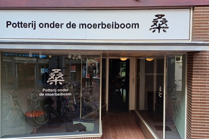 Guided Pottery Workshop on a Turntable in Choorstraat - Discover the Charm of a Guided Pottery Workshop on a Turntable in Choorstraat