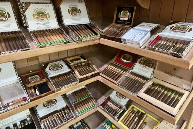 Guided Shopping Tour to Bella Mare Store (Cigars, Chocolate, Rum and Souvenirs) - An In-Depth Look at the Tour Experience