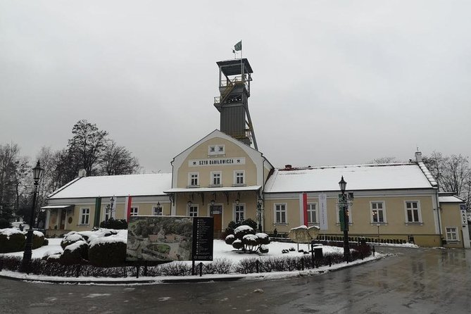 Guided Tour From Krakow to Salt Mine Wieliczka With Hotel Pick up - Exploring the Wieliczka Salt Mine
