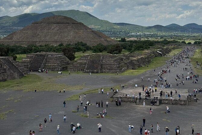 Guided Tour in Area with Cave Breakfast and CDMX Transportation - An Authentic Day at Teotihuacan