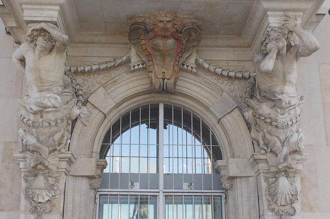 Guided Tour in Toulon: Port & Old City - Accessibility and Group Size