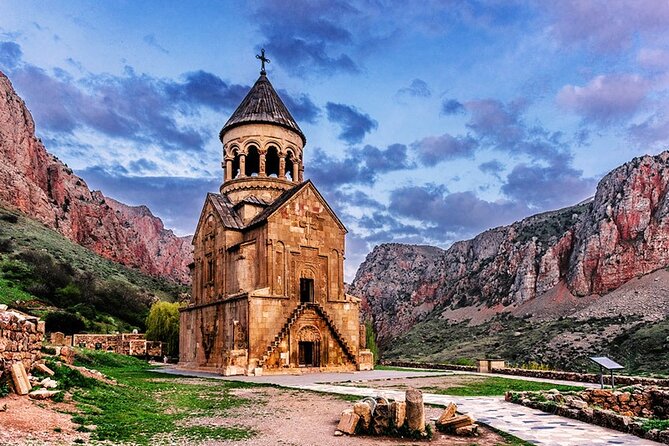 Guided Tour: Khor Virap, Noravank Monastery, Areni, Jermuk - Exploring Noravank Monastery