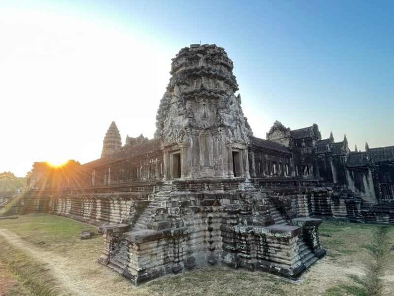 Guided Tour of Angkor Wat, Bayon, Ta Prohm, and Banteay Srei - The Experience for Different Types of Travelers