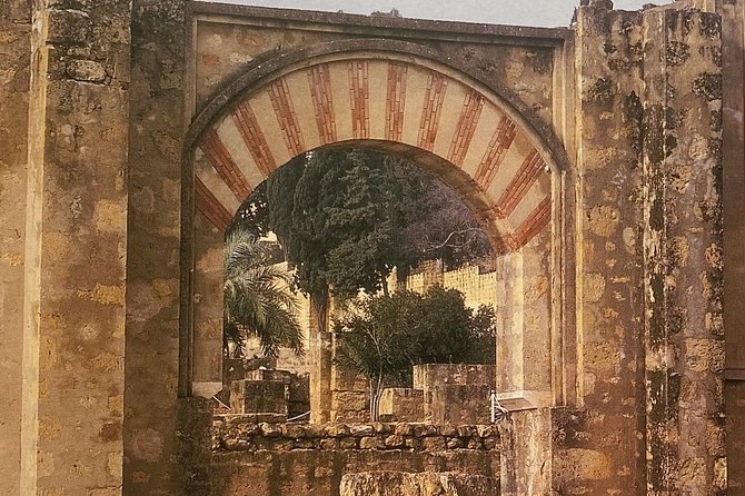 Guided Tour of Medina Azahara in Spanish With Bus. Official Guides - Reviews and Feedback