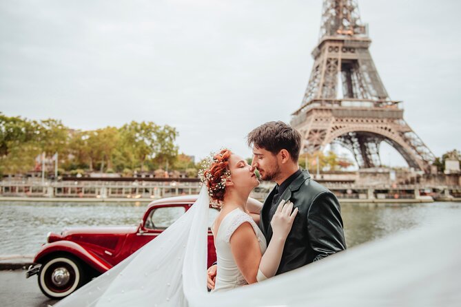 Guided Tour of Paris in Citroën Traction Avant or DS 21 - Unique Classic Car Experience