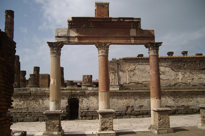 Guided Tour of Pompeii and Herculaneum With Lunch and Ticket - Tips for a Comfortable Tour