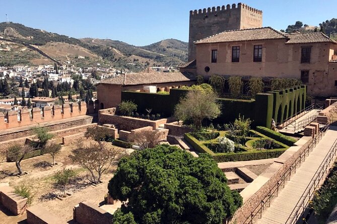 Guided tour of the Alhambra: Generalife and its gardens - The Sum Up