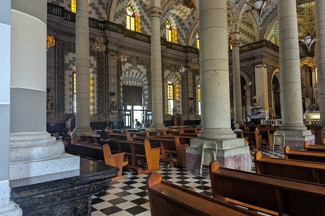Guided tour of the cathedral and its surroundings - The Sum Up