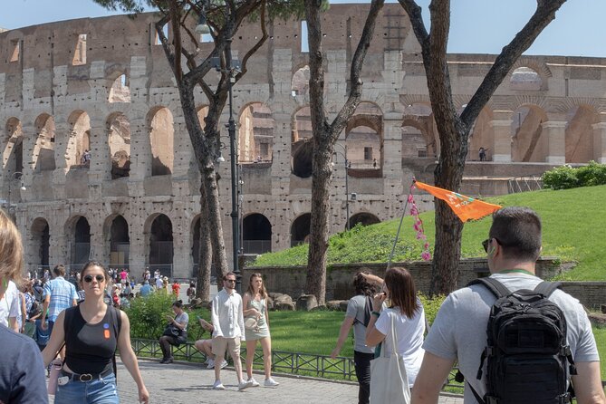 Guided Tour of the Colosseum, Roman Forum, and Palatine in Spanish - Uncovering the Palatine Hill