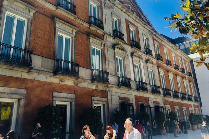 Guided tour of the Thyssen Museum in Madrid, entrance fees and pick-up at the hotel. - Frequently Asked Questions