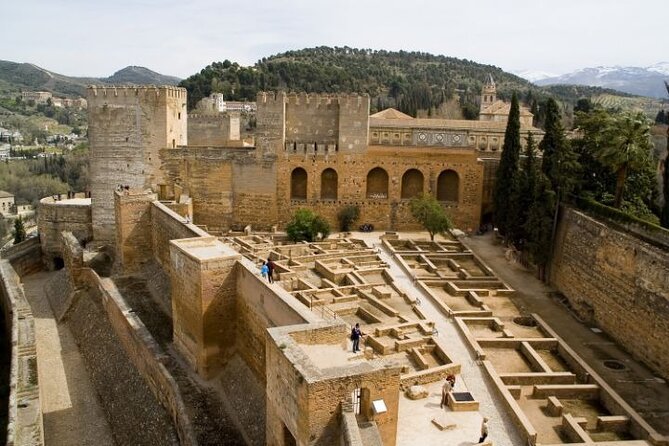 Guided Tour to Alhambra With Generalife, Alcazaba and Carlos V - How to Prepare for Your Alhambra Tour